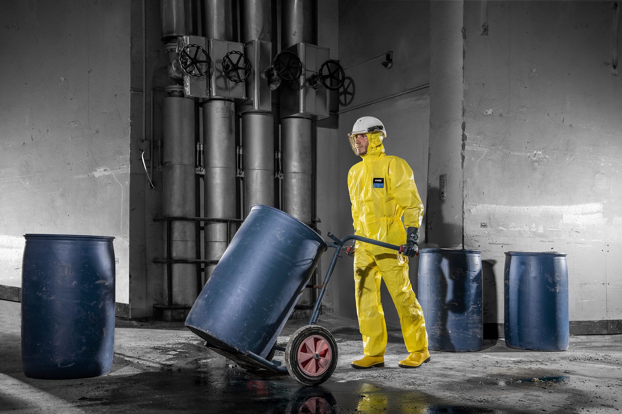 Chemical protection suit - standards & guidelines | uvex safety