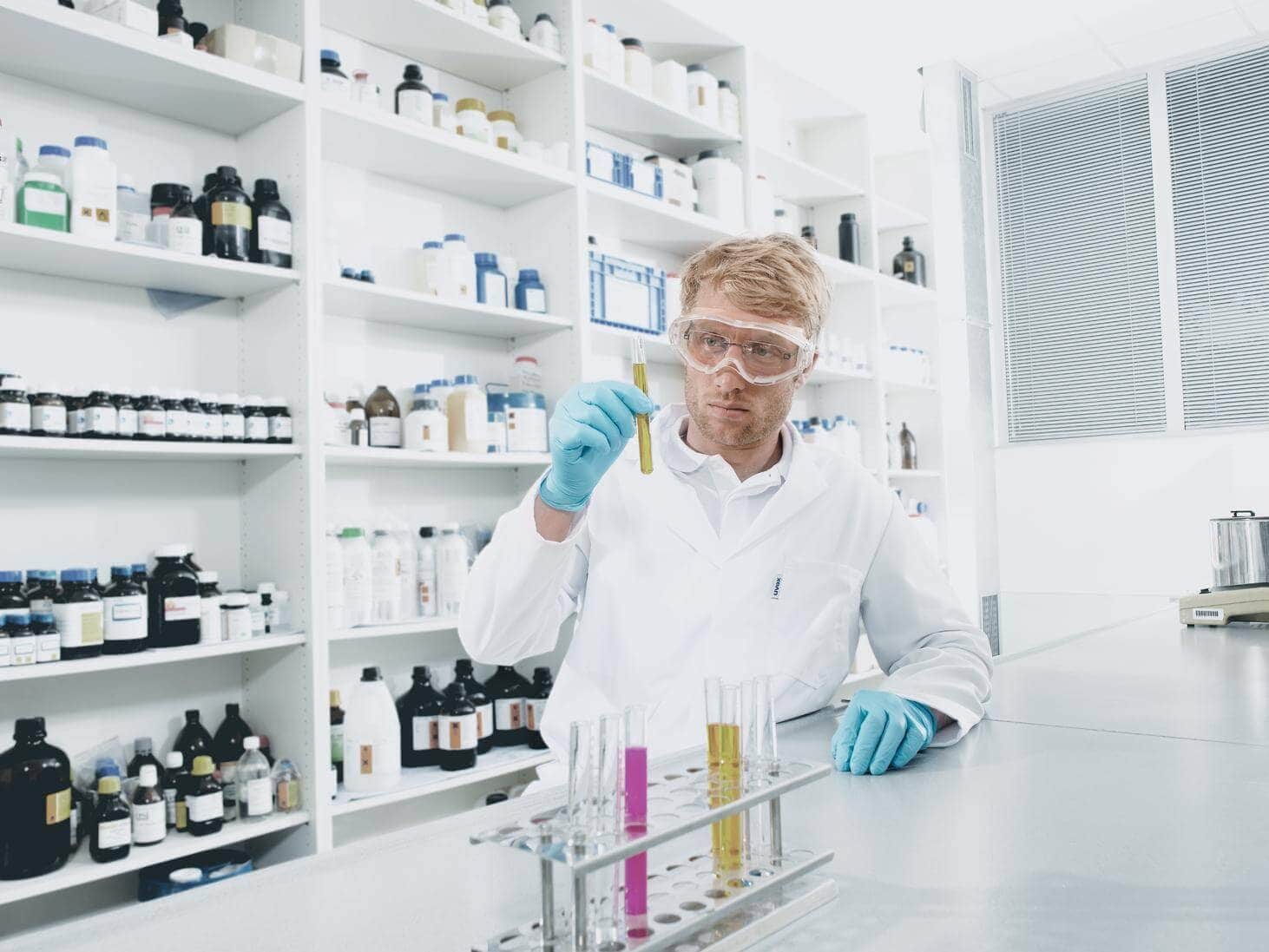 PPE pharma & biotech industry | uvex protective clothing | uvex safety