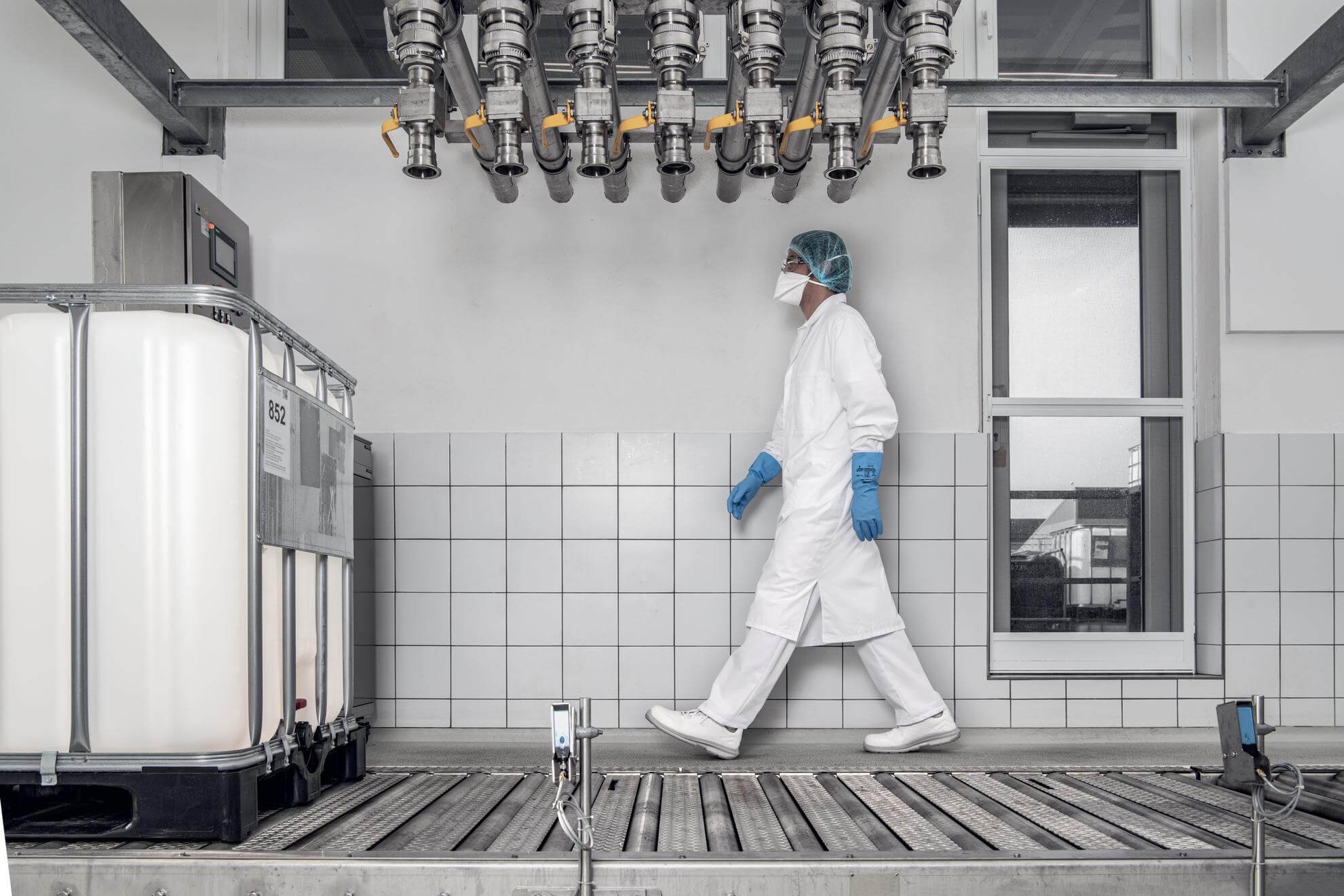 PPE pharma & biotech industry | uvex protective clothing | uvex safety